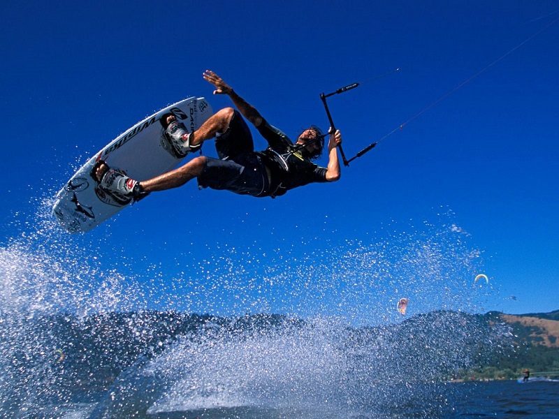 Τα οφέλη του kitesurfing για το σώμα και το μυαλό – RUNSTER